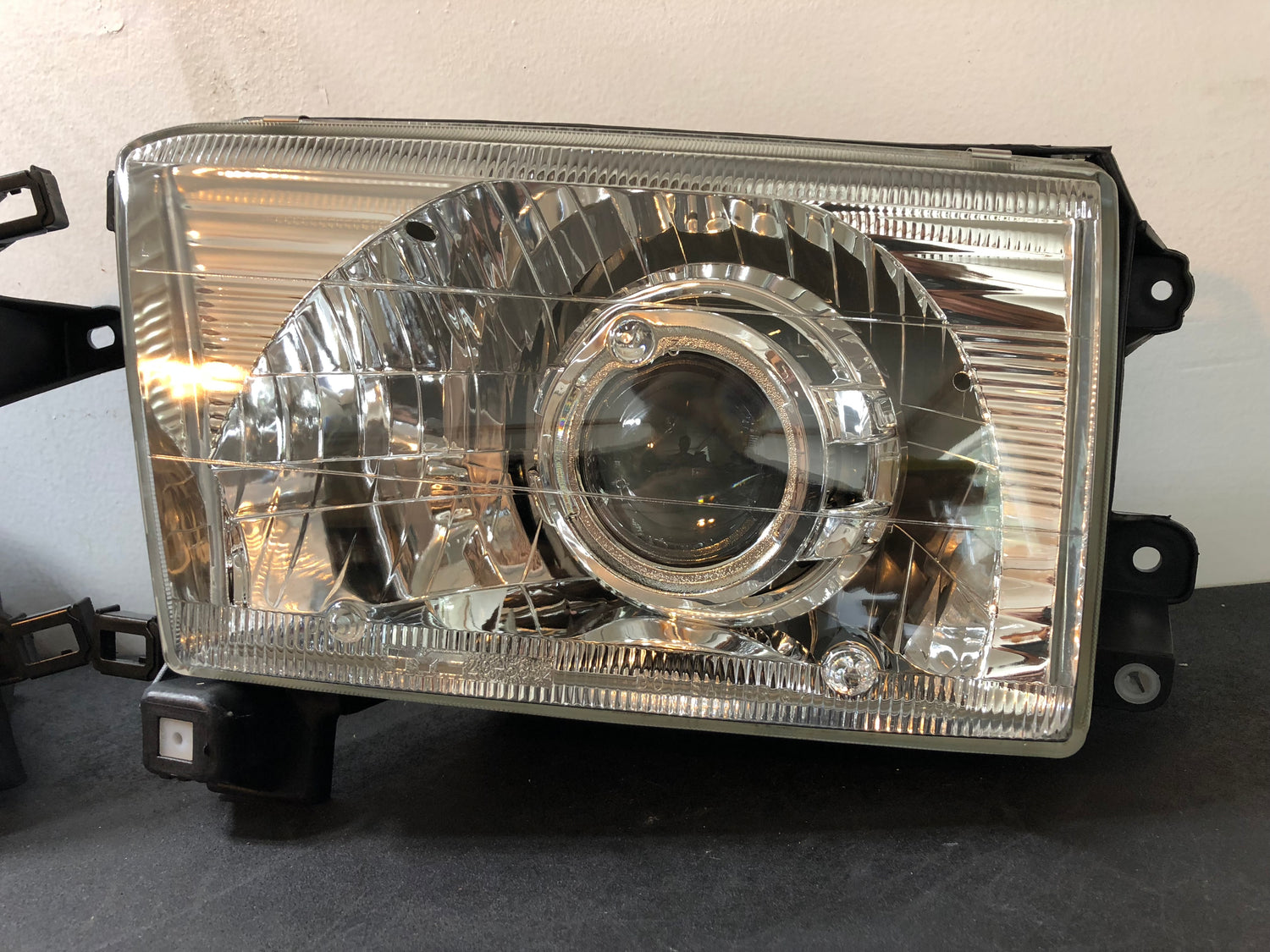 1996-2002 3rd Gen 4Runner LED Retrofit Headlights – SRQ Fabrications